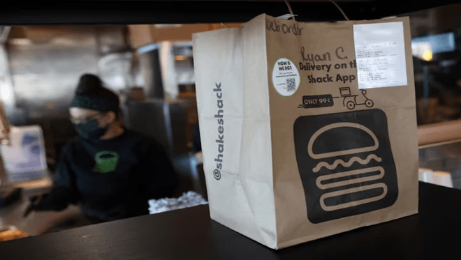 Shake Shack y Serve Robotics lanzan un robot autónomo de reparto en ...